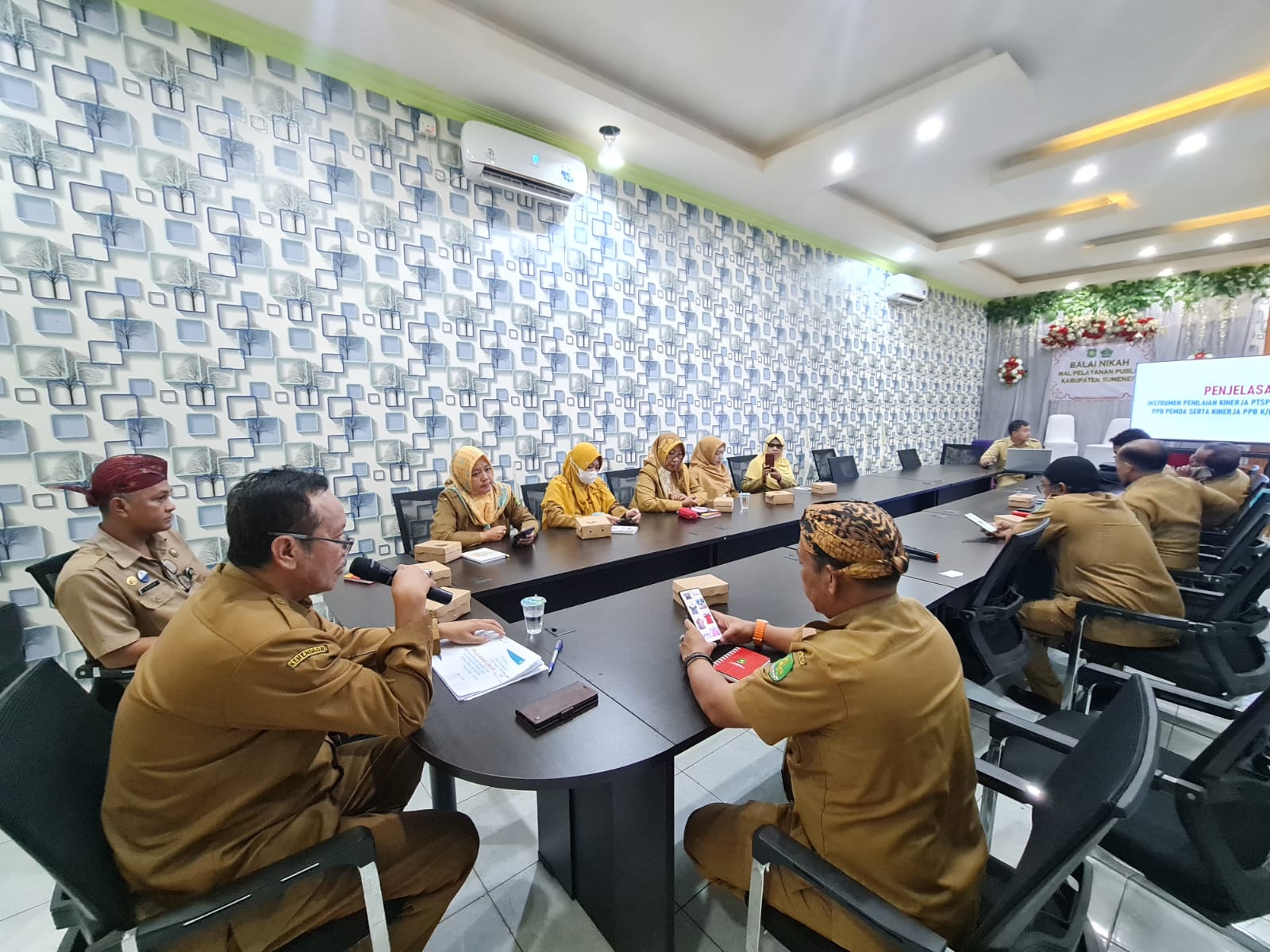 Rapat penilian kinerja ASN dan Non ASN bidang PTSP dan PBB PEMDA serta ...