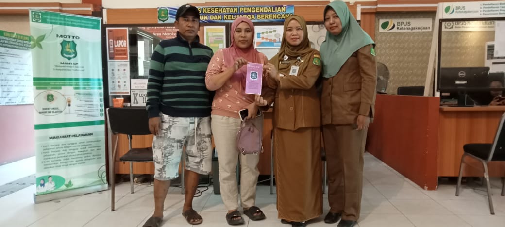 emberian Penyuluhan Kesehatan Kepada Pasangan Suami Istri Tentang KB ...